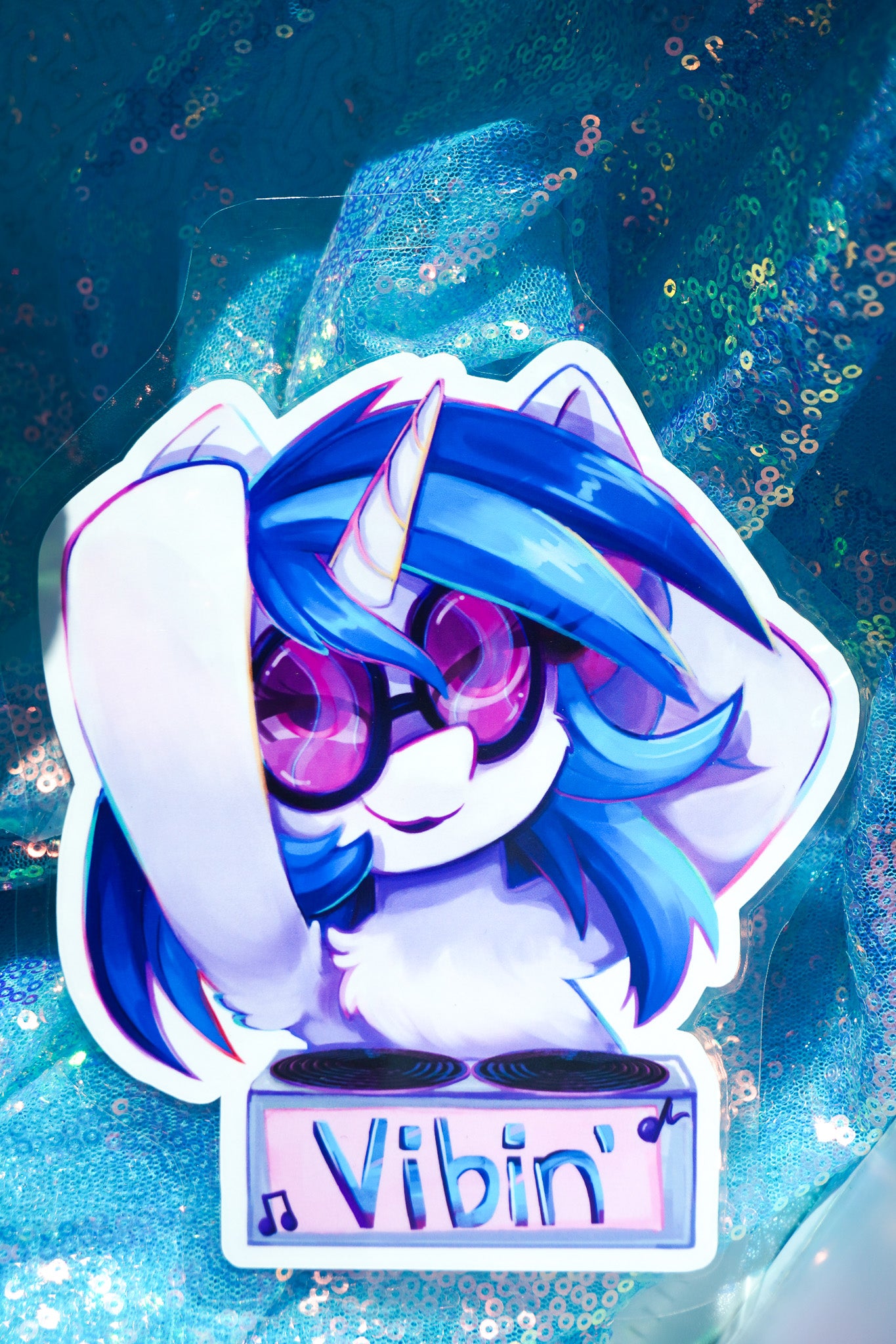 Vinyl "Vibin'" Badge – Saphy Moon's Shop!